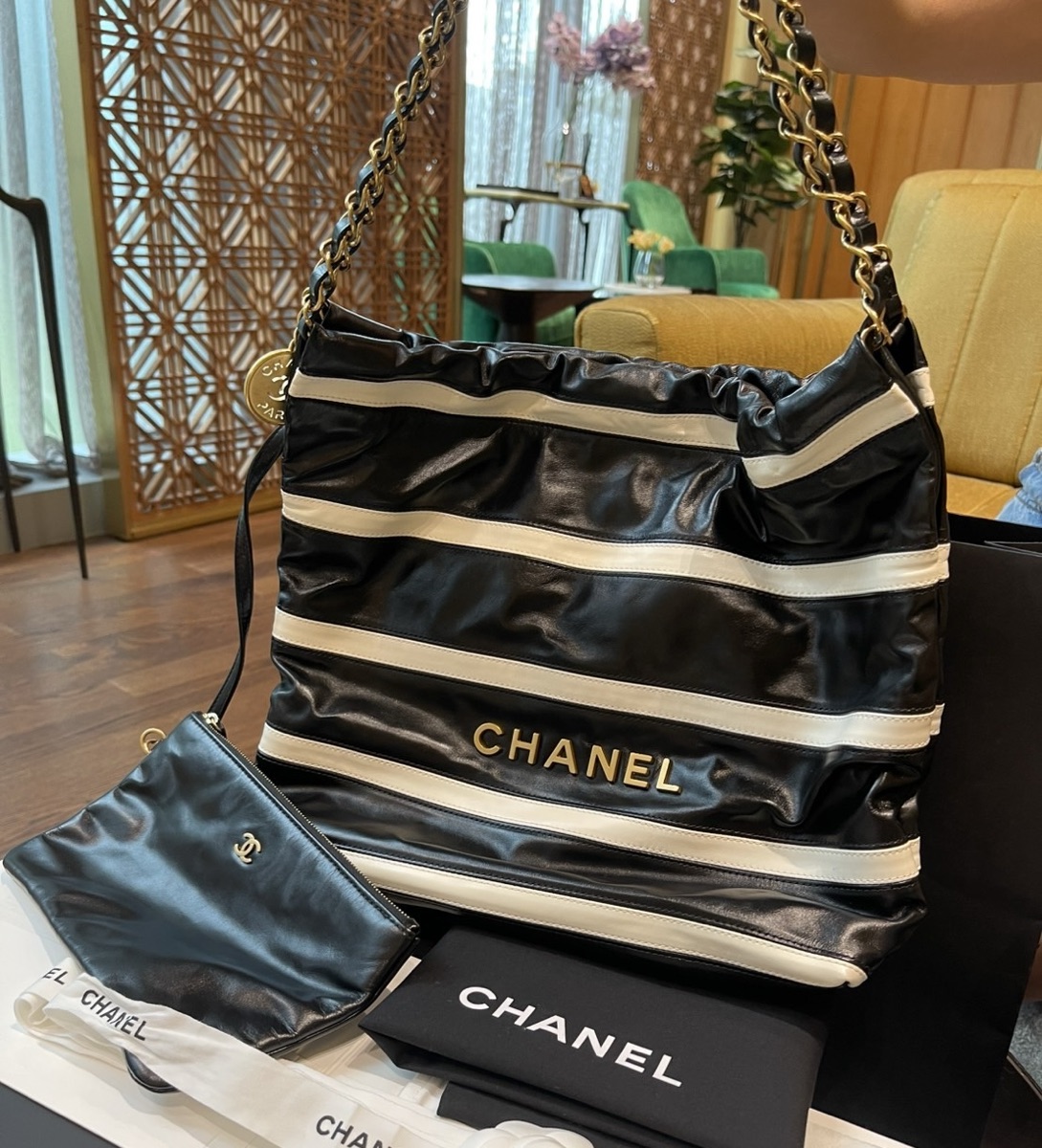 Chanel 22 Small Handbag In Shiny Calfskin With Gold-Tone Metal Black White